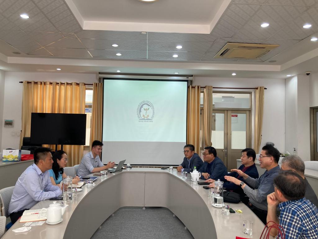 Hiệp hội an toàn vệ sinh lao động Hàn Quốc (KOSHA) ghé thăm và làm việc tại khoa MT&BHLĐ | Khoa ...